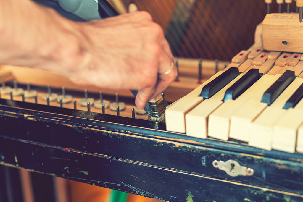 Tehnician pian - Mentenanță și Reglare